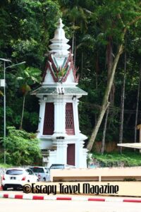 Perak: Malaysia-Thailand Border Stone - Escapy Travel Mag